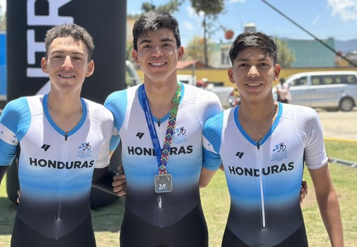 Héctor Menéndez se cuelga la plata en el Campeonato Centroamericano de Ruta 2025